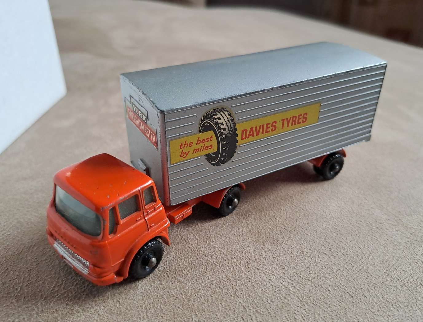 Matchbox Lesney M-2 Major Pack Bedford Tractor & York Freightmaster ...