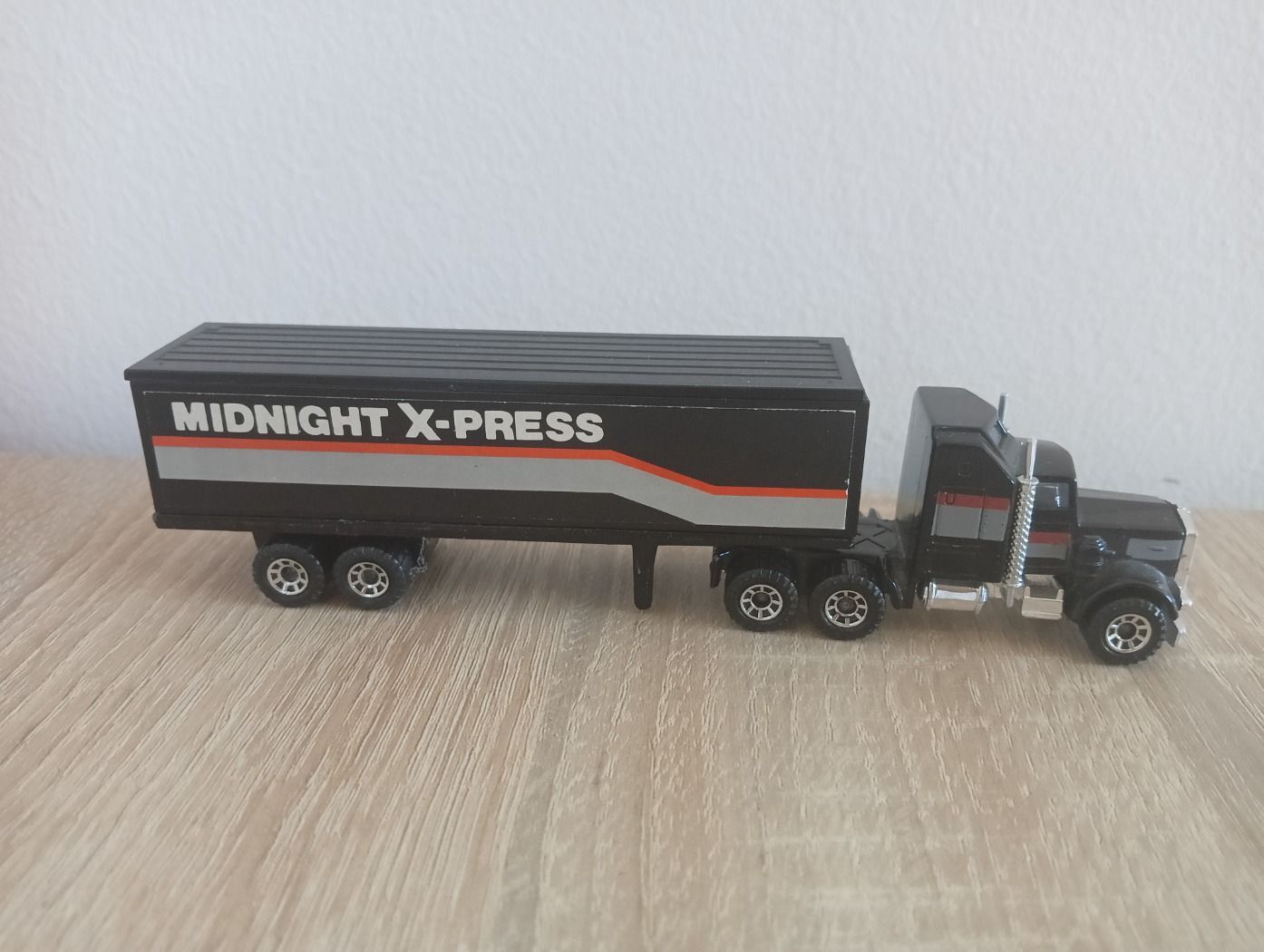 Matchbox Convoy CY9 Kenworth Box Truck Midnight X-press - Vatera.hu