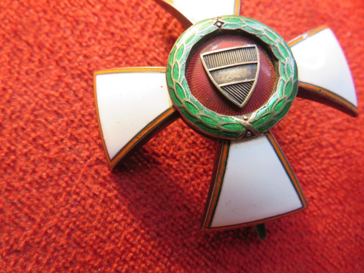 TILDY , KÖZTÁRSASÁGI ÉRDEMREND TISZTIKERESZT 1946 kiv - Vatera.hu