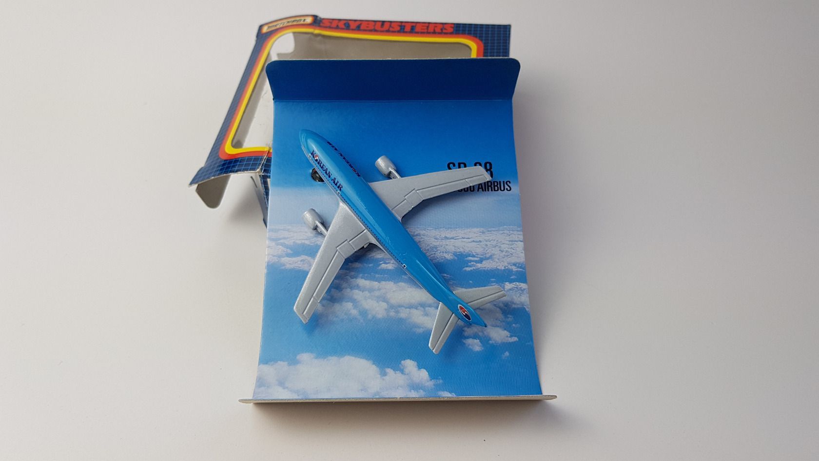 Matchbox Sky busters SB-28 A 300 Airbus KOREAN AIR dobozával [Macau]