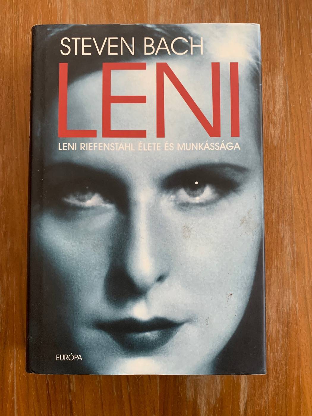 Steven Bach: Leni - Leni Riefenstahl élete és munkássága ...