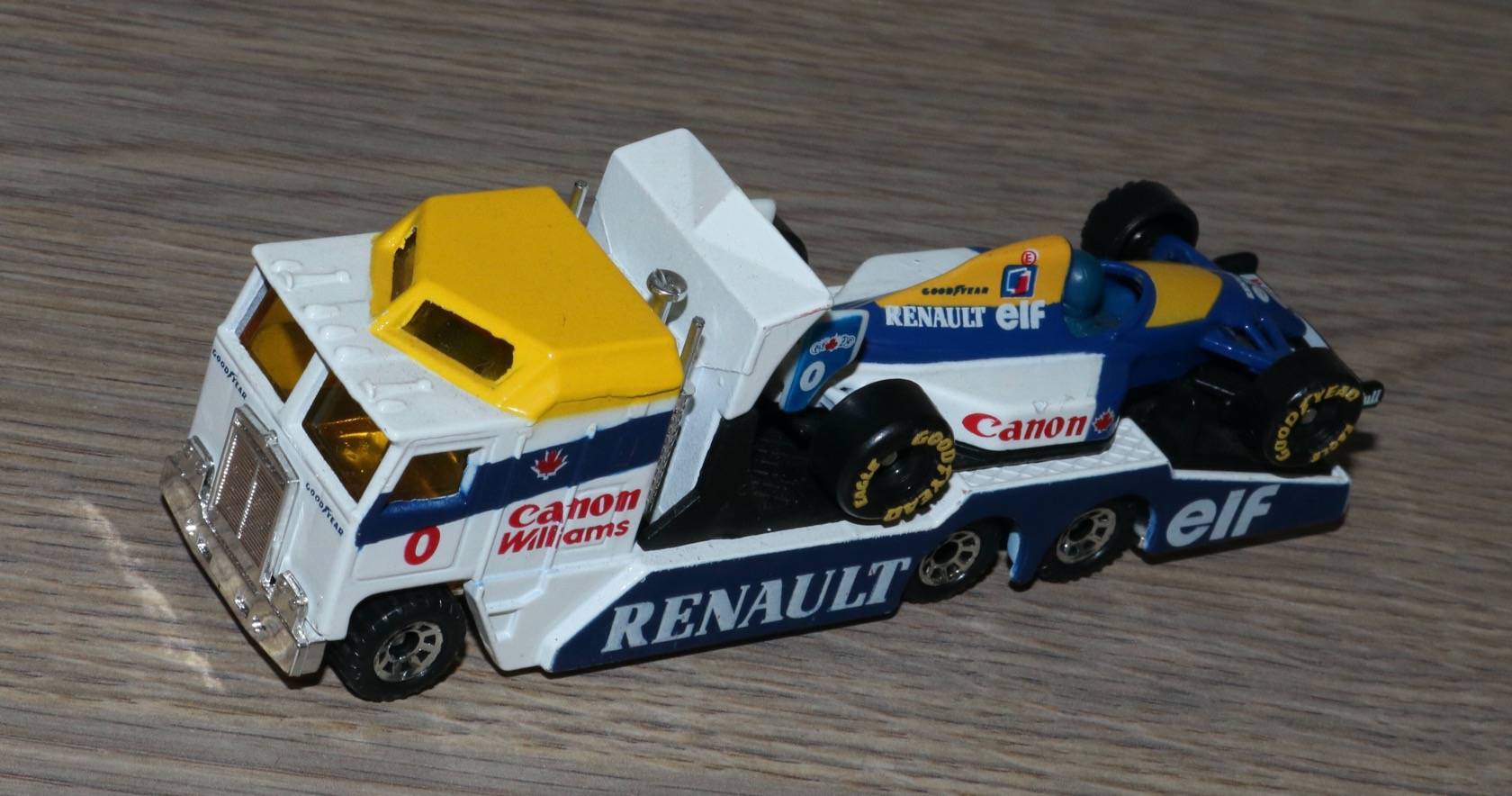 Matchbox (Team Convoy) Kenworth Cabover Racing Transporter + Formula 1 ...