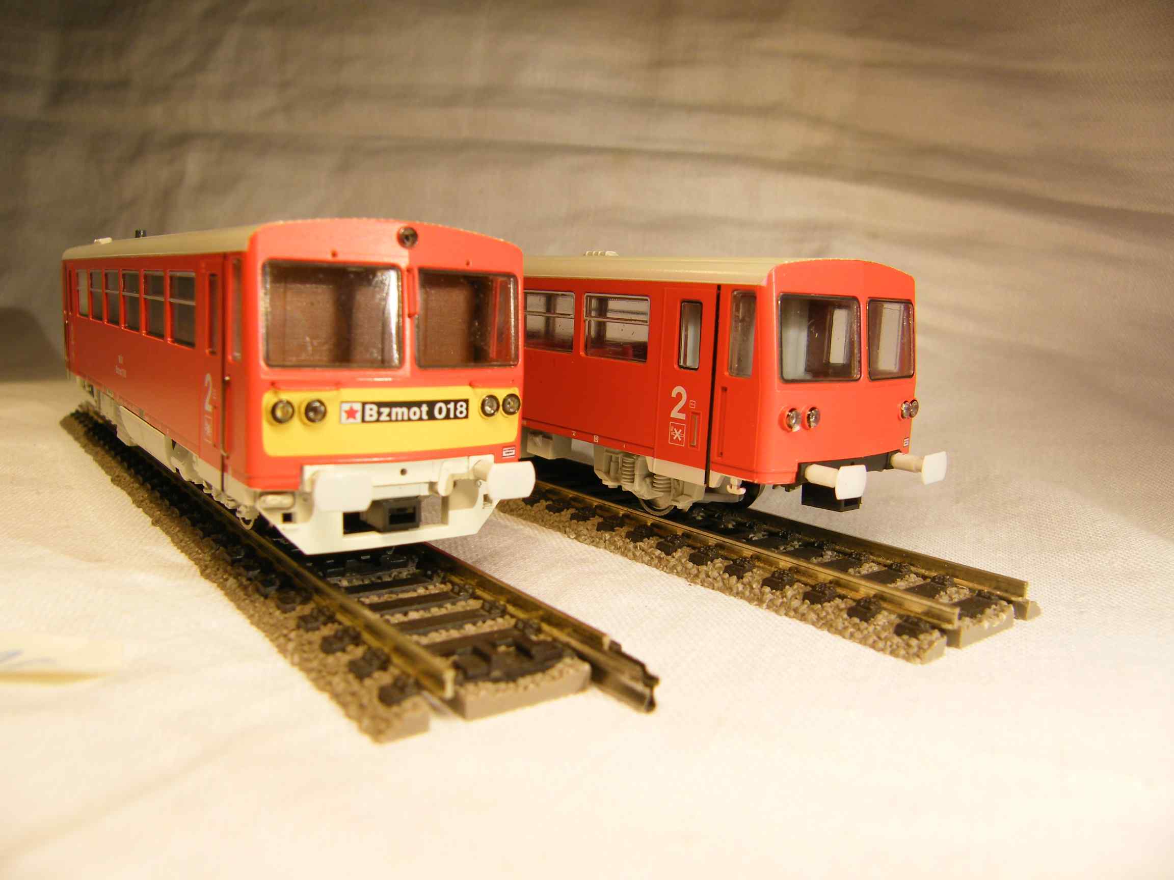 H0 1:87-es MTB-modell MÁV Bzmot 018 motorvonat+ MÁV Bzx mellékocsi új ...