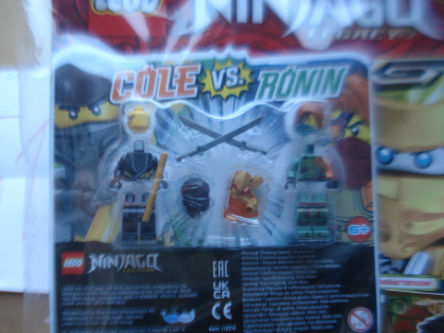 (LE51) ÚJ BONTATLAN LEGO NINJAGO FIGURÁK , COLE ÉS RONIN +ÚJSÁG POSZTERREL