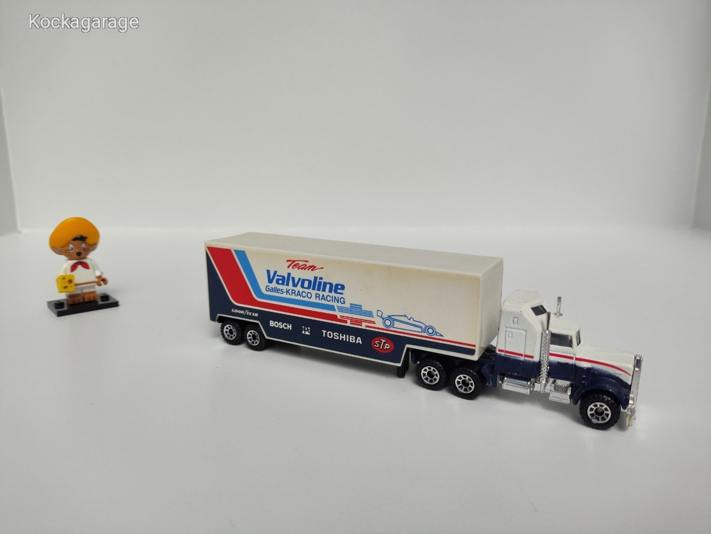Matchbox Convoy Transporters CY Kenworth Aerodyne Team Valvoline Kamion
